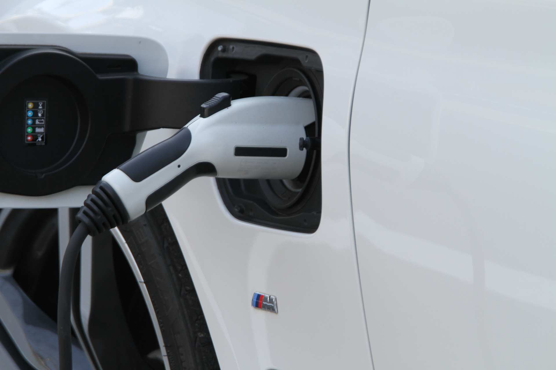 企業がEV(電気自動車)を導入する5つのメリットとは？ - SDGs NaviSDGs Navi